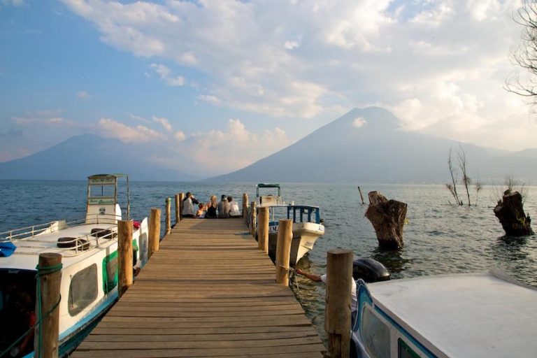 Los Mejores Pueblos del Lago de Atitlán para Visitar y Dónde Hospedarte